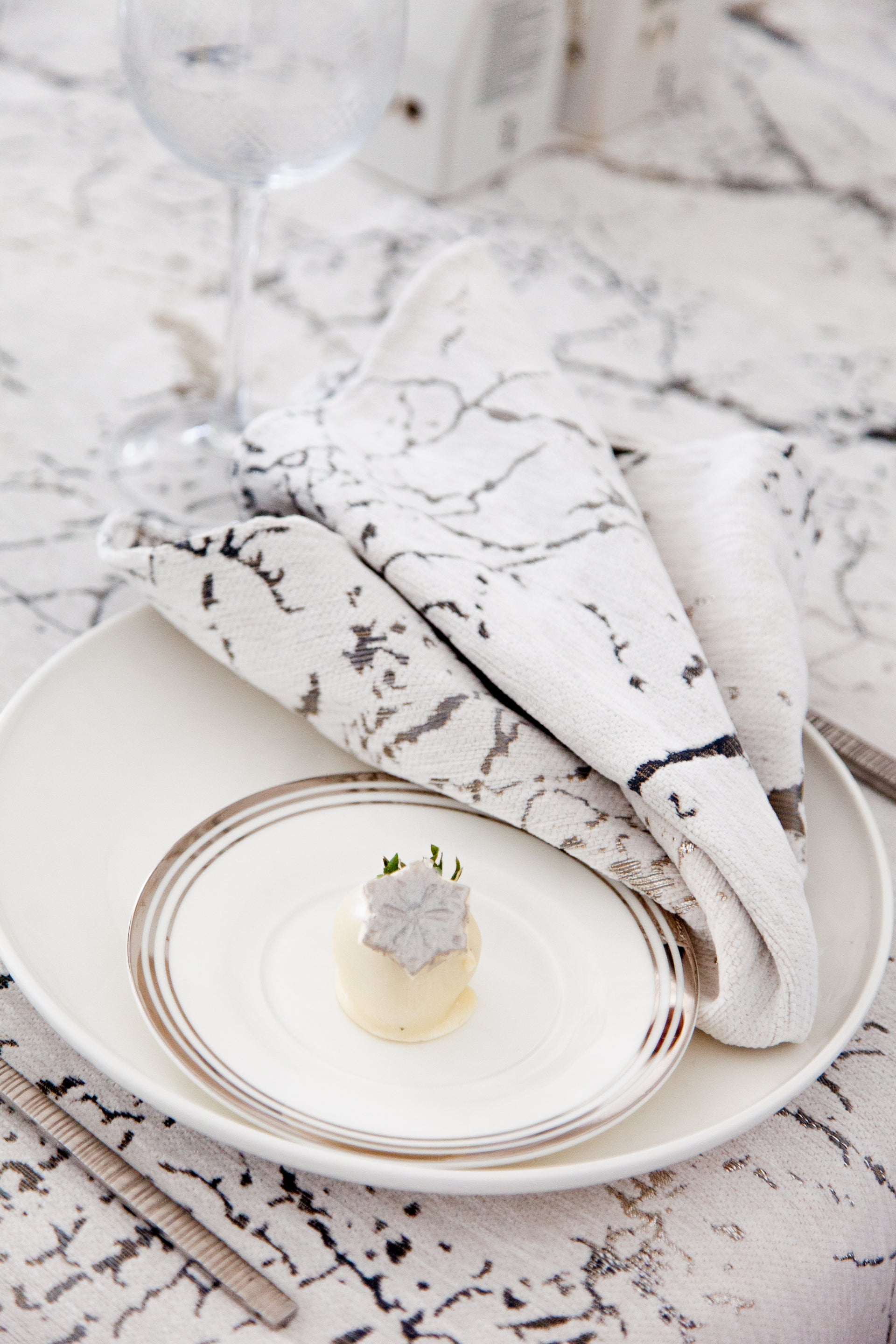 Table Linens - Tablecloths, Napkins, Runners - Linen Closet Home